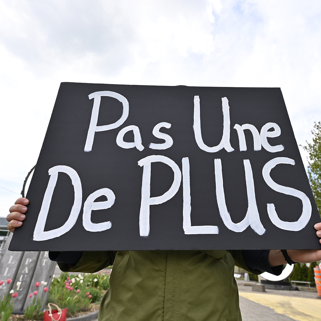 Rassemblement-éclair contre les féminicides à BSP. - Média Photos ...