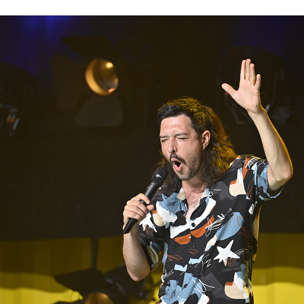 Un COMEDIHA! à Pointe-au-Pic- Le ha!ngar fait salle comble . PB Rivard, un phénomène hilarant ...